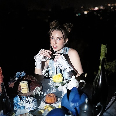 Elli Moore | Instagram, TikTok | Linktree