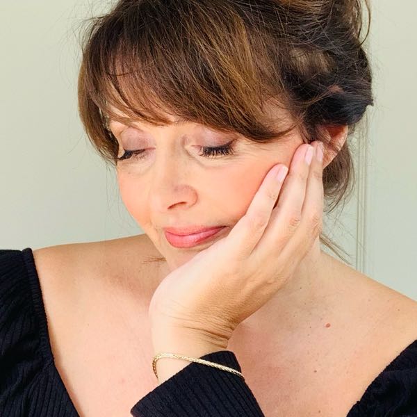 Sally Bee | Twitter, Instagram, Facebook | Linktree