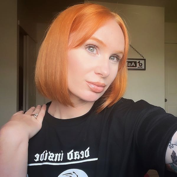 ash.e.e | Facebook, TikTok | Linktree