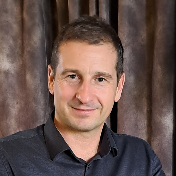 Tomislav Tomić | Instagram, Facebook | Linktree