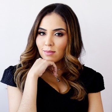 Sabrina Neves | Instagram, Facebook | Linktree