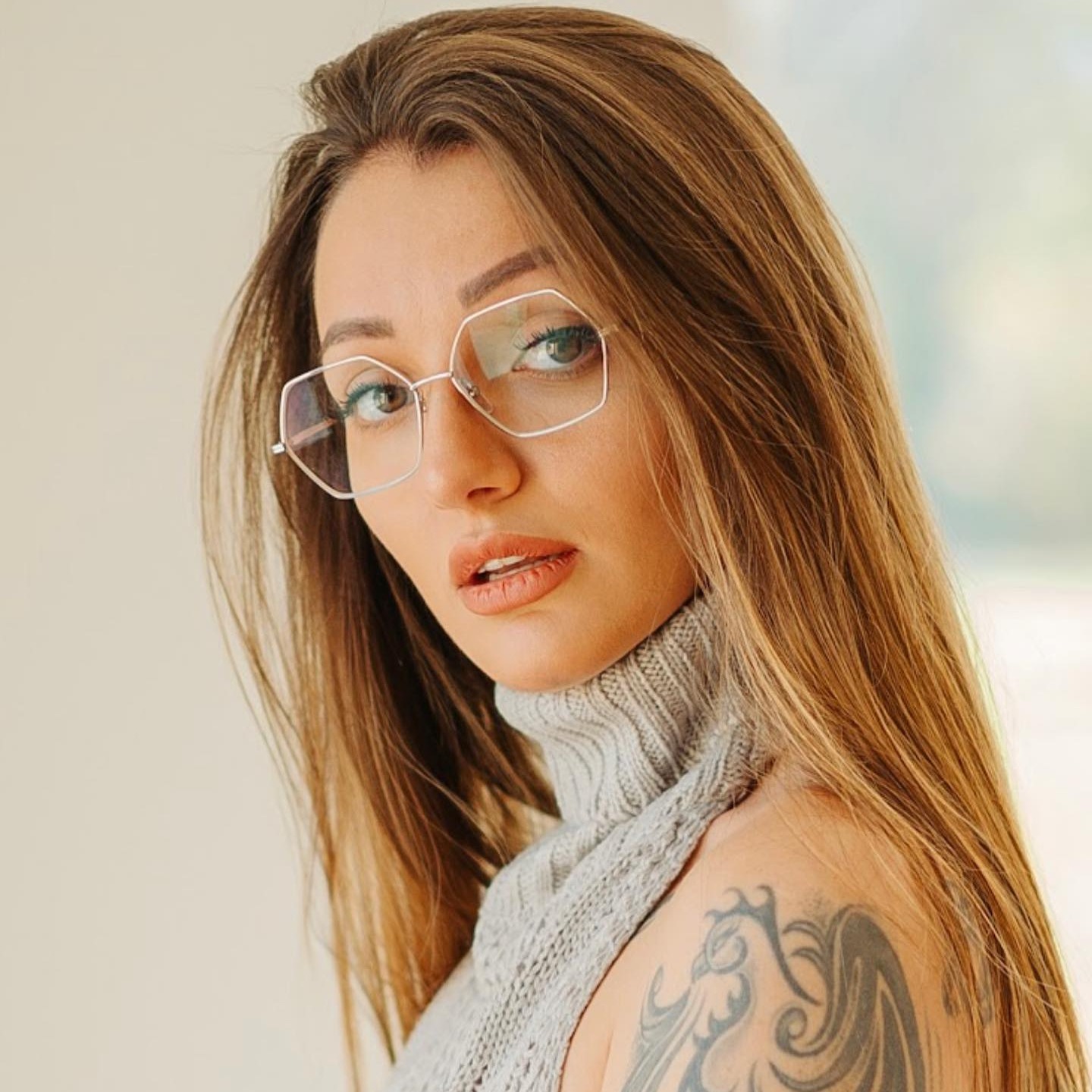 Monika Valcheva | Instagram | Linktree