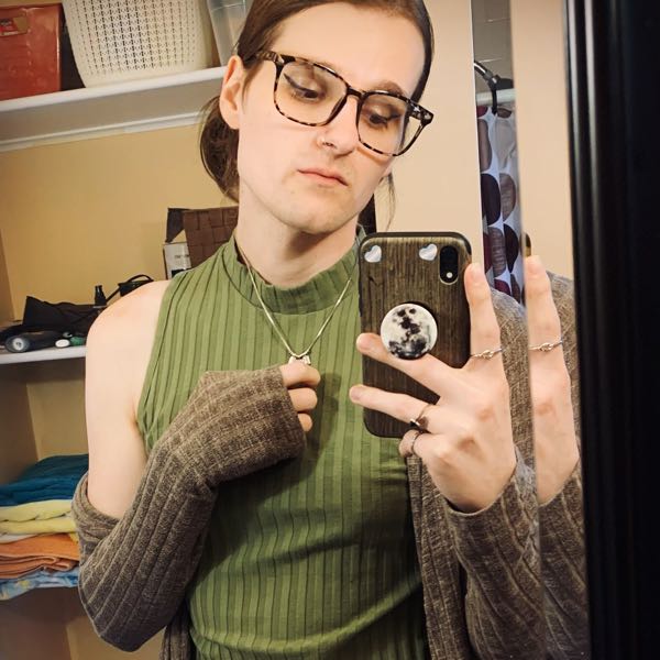 Riley Wren | Twitter, Instagram, Facebook | Linktree