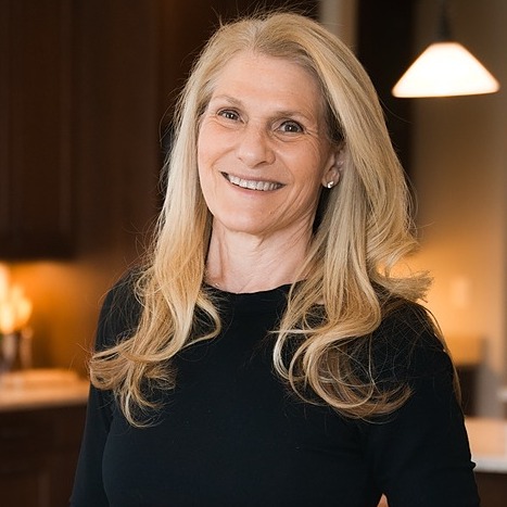 Betsy Phillips | Instagram, Facebook | Linktree