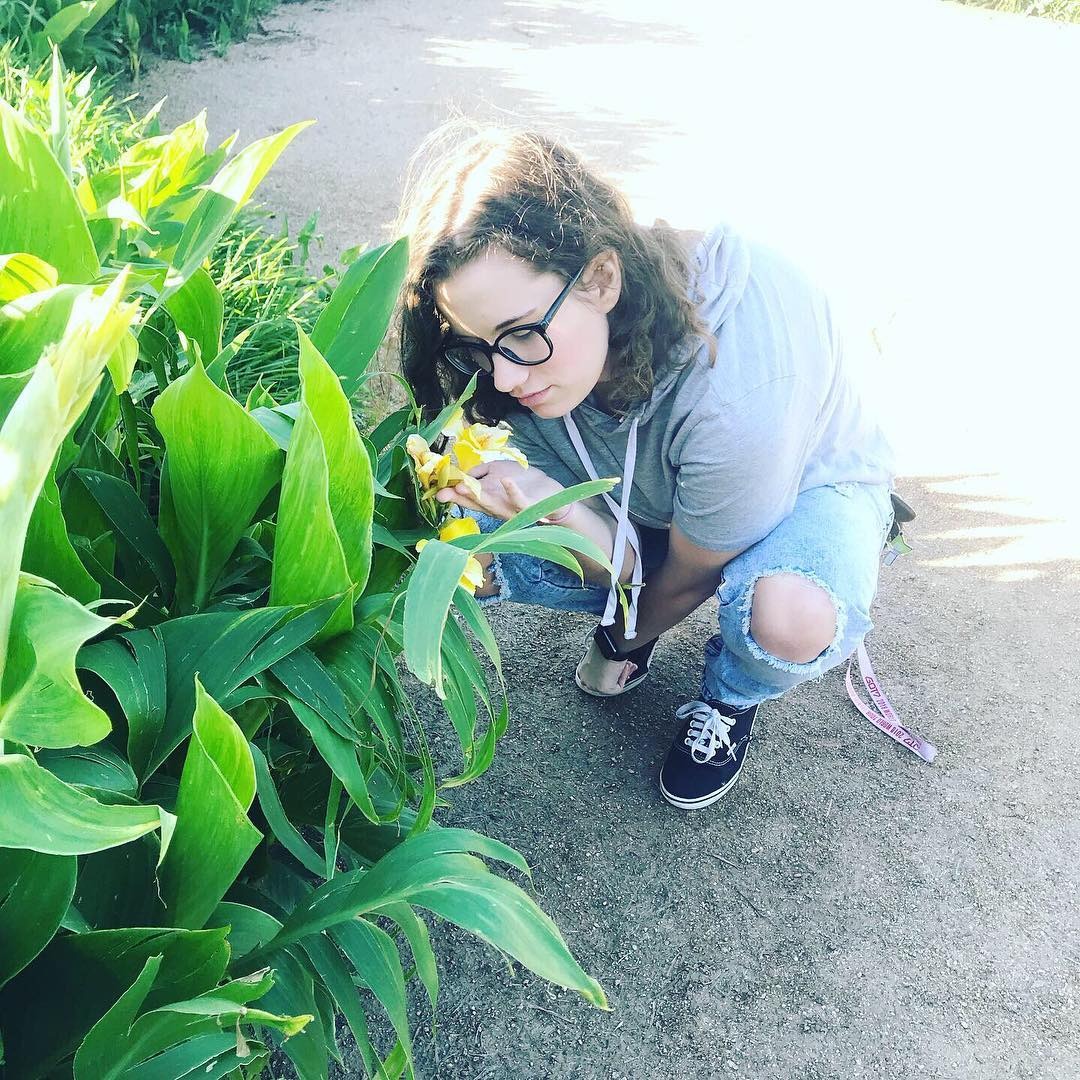 Robyn Rush | Twitter, Instagram, TikTok, Twitch | Linktree