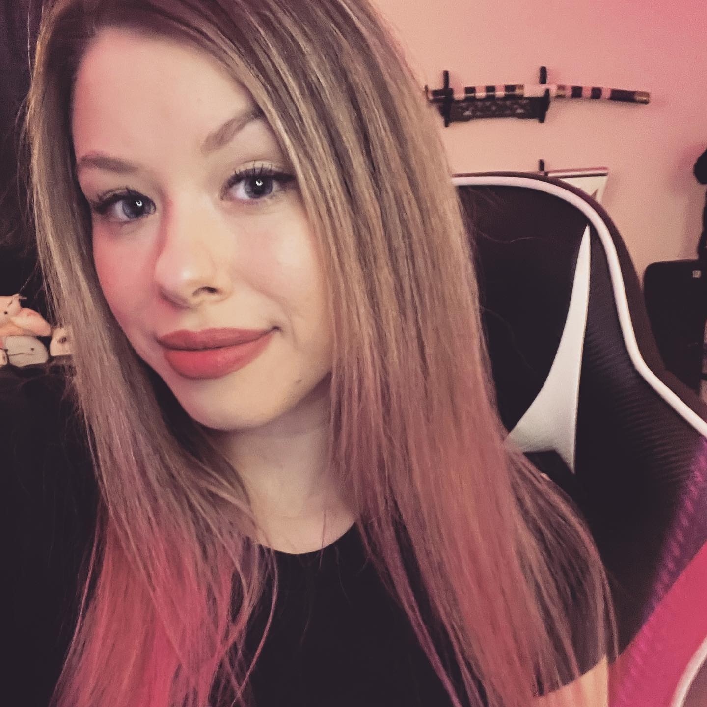 dolphina_xo | Twitter, Instagram, Twitch | Linktree
