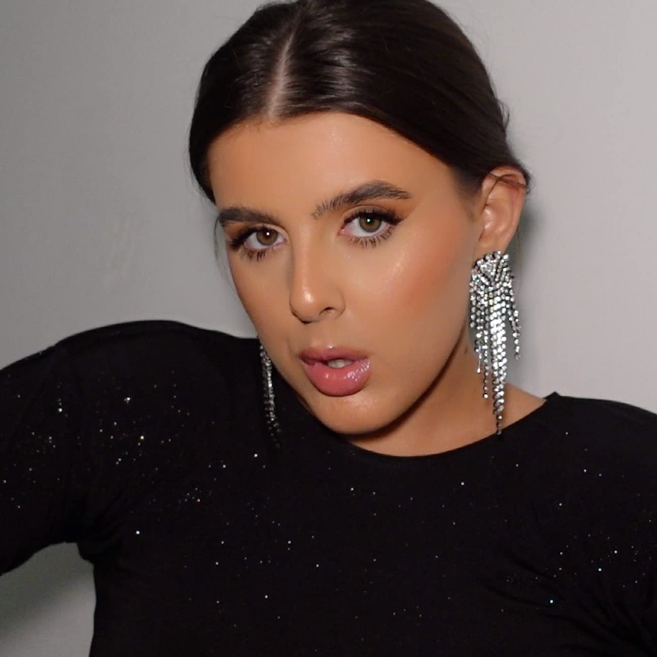 Ella | Instagram, TikTok | Linktree