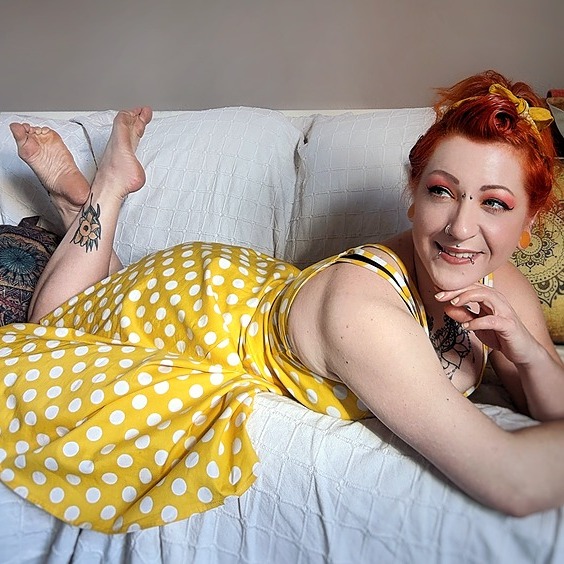 Pixie Nixx | Twitter, Instagram, TikTok, Twitch | Linktree