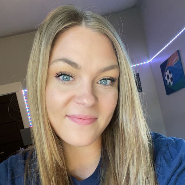 Mariah ~ Published Author | Instagram, TikTok | Linktree