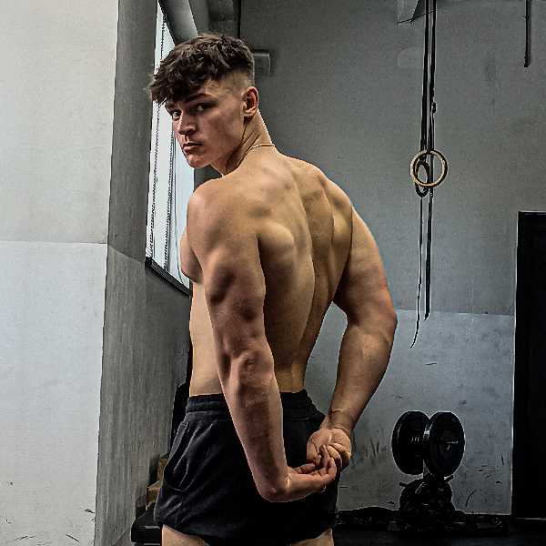 Adrián Klement | Twitter, TikTok | Linktree