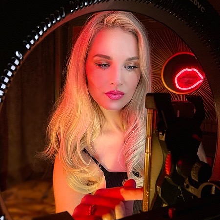 Bonni Gee | Twitter | Linktree