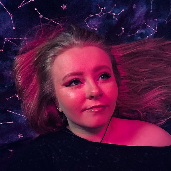 LUNA | Twitter, Instagram, Facebook | Linktree