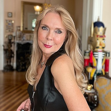 Debra Danielsen | Twitter, Instagram, YouTube, Spotify | Linktree