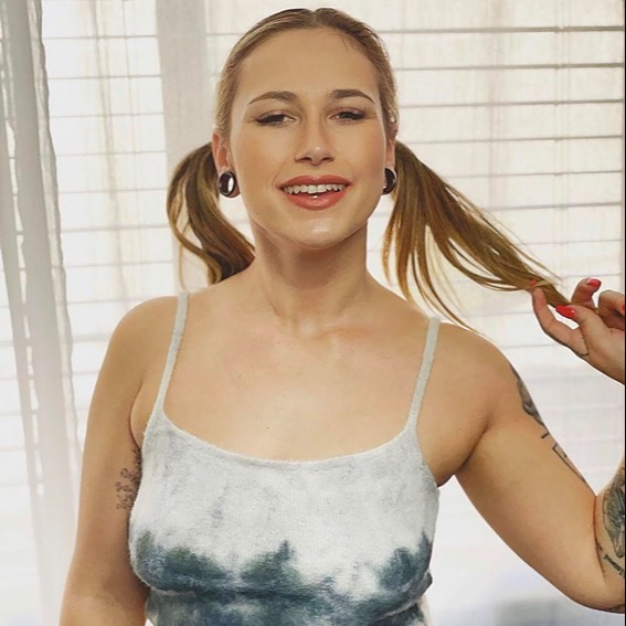 Red august | Instagram | Linktree