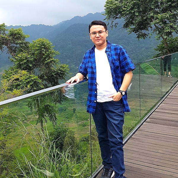 Nicholas Dominic, M.Kom | Facebook | Linktree