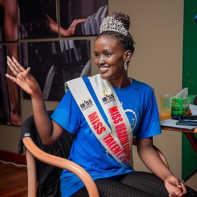 Rianne Lelia Bateeze | Twitter, Instagram, TikTok | Linktree