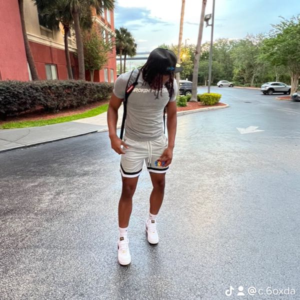 Booda | Content Creator | Twitter, Instagram, TikTok | Linktree