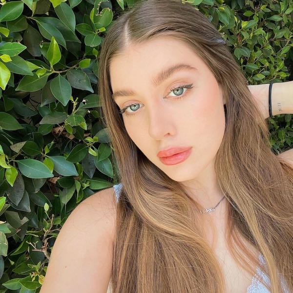 Paris de Chantal Smith | Instagram, TikTok | Linktree