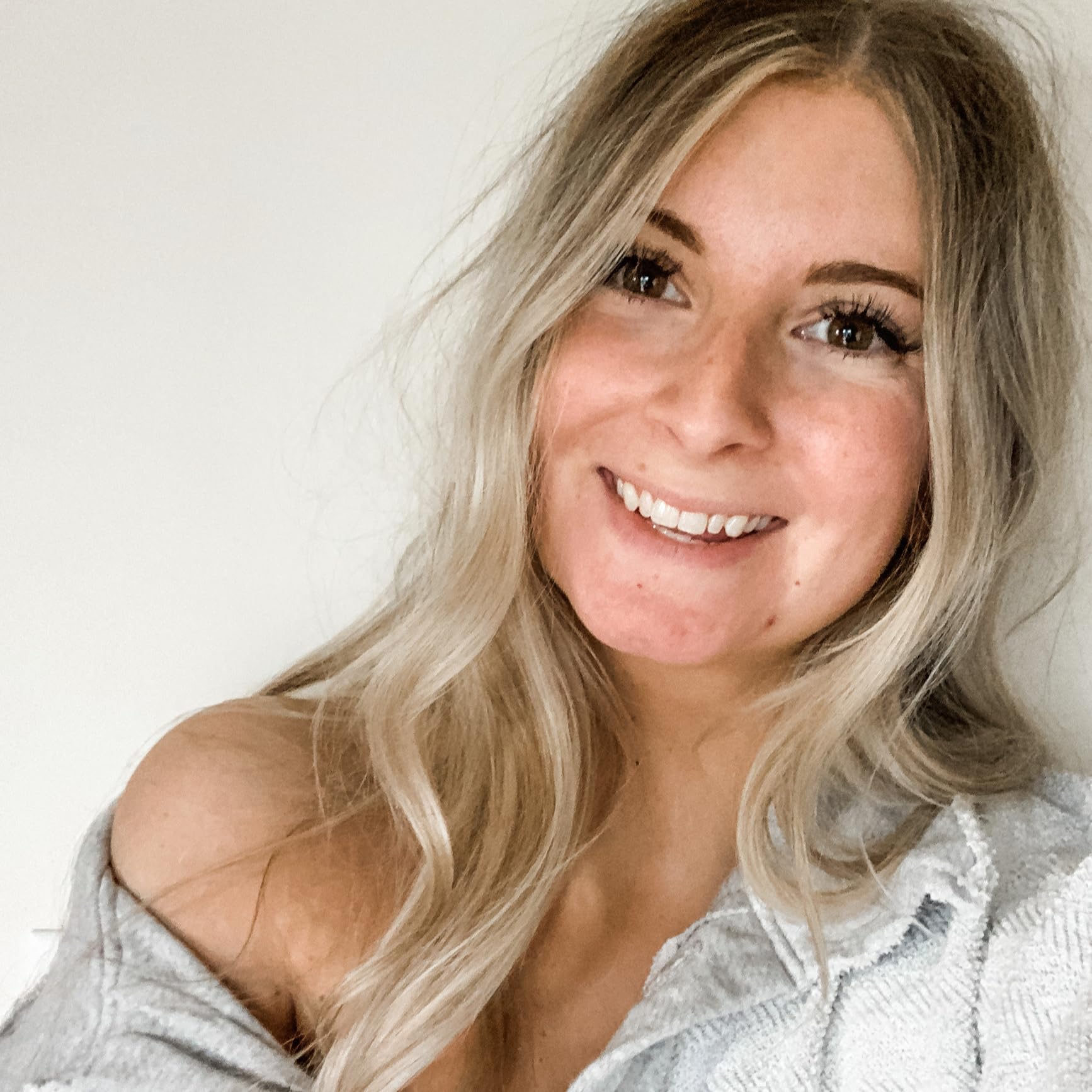 SARA SIMS | Instagram, TikTok | Linktree