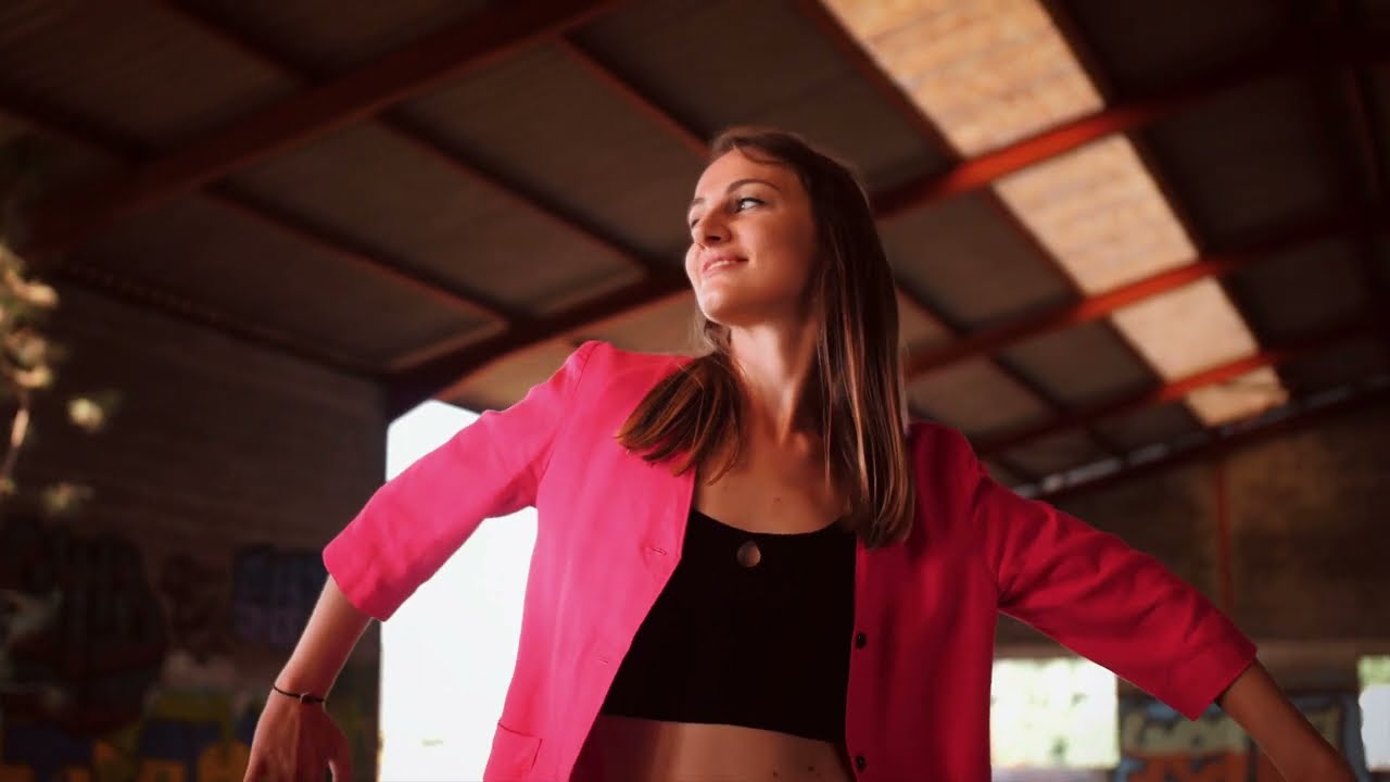 Eva Louise | Instagram, Facebook | Linktree