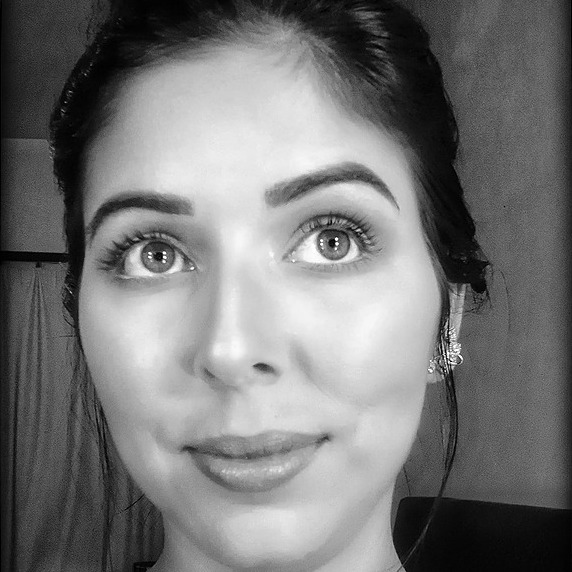 Monara Benitez | Instagram, Facebook | Linktree