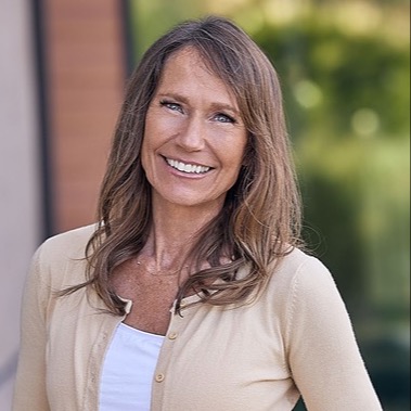 Kathy Fettke | Twitter, Instagram, Facebook | Linktree