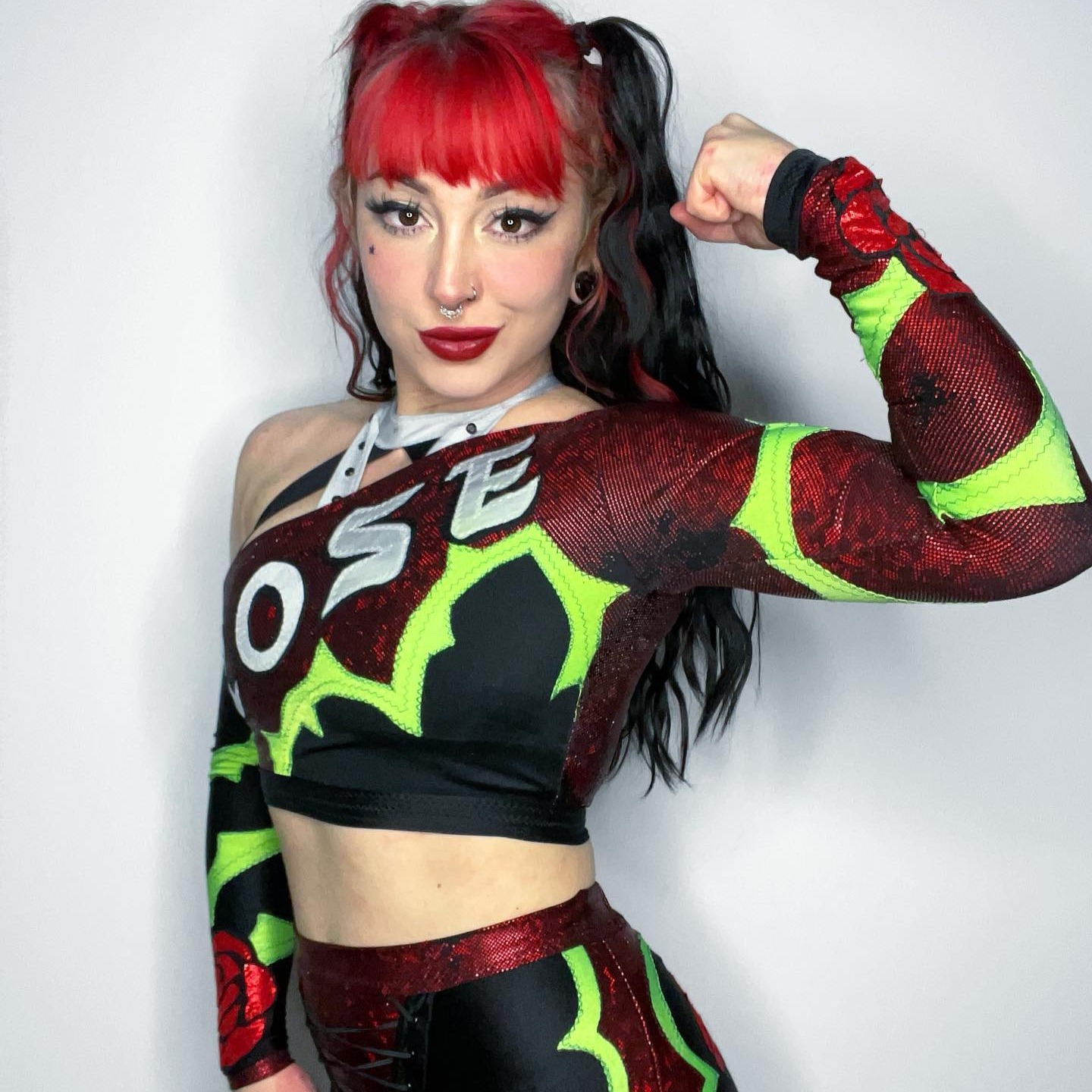 Rose | Twitter, Instagram, Facebook, Twitch | Linktree