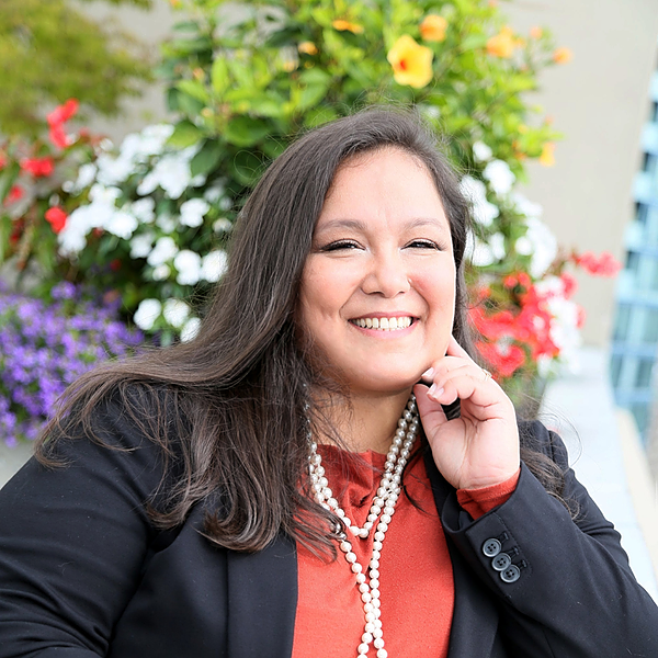 Alexandra Pinto | Instagram, Facebook | Linktree