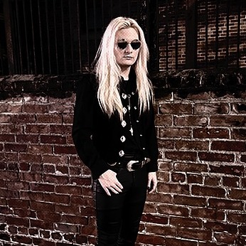 LAYNE LYRE | Twitter, Instagram, Facebook, TikTok, Twitch | Linktree