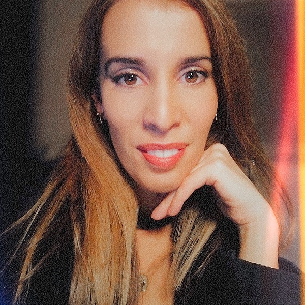 Vanessa V. Carolino | Instagram, Facebook, TikTok | Linktree