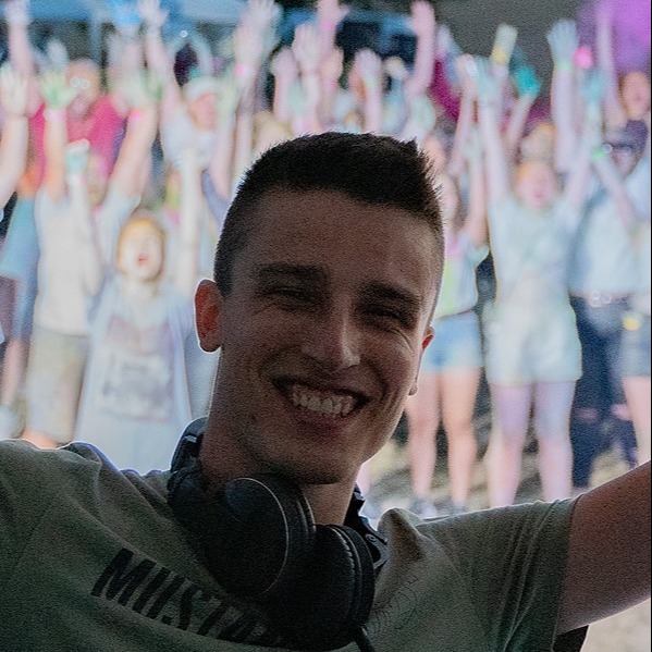 Nick Smiles | Instagram, Twitch | Linktree