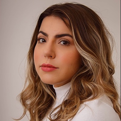 DANIELA ELIAS | Instagram, Facebook | Linktree