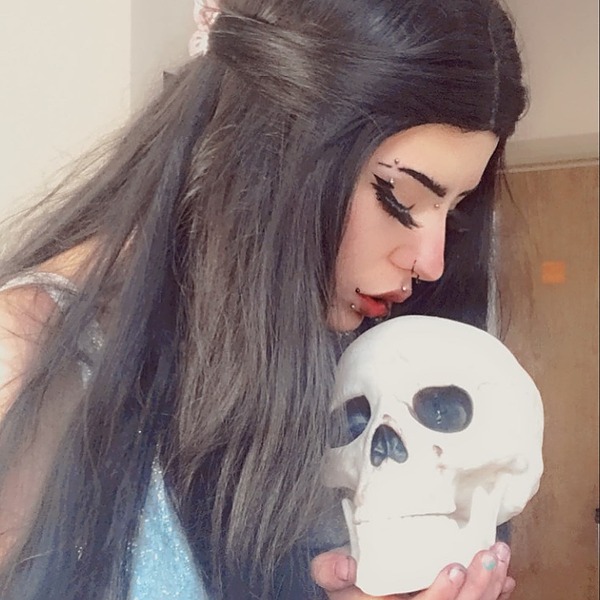 Bizarre Fae | Twitter, Instagram, YouTube, Spotify, TikTok | Linktree