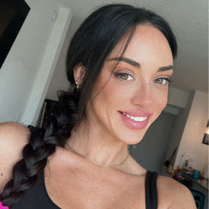 devv_nicolee | Instagram, TikTok, Twitch | Linktree