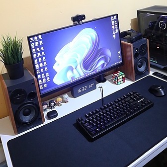 Desk Setup! | Linktree
