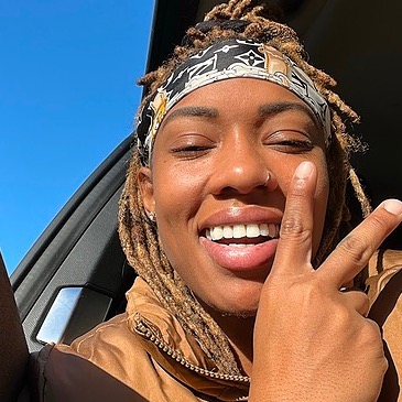 Stevi.Shari | Twitter, Facebook, TikTok | Linktree