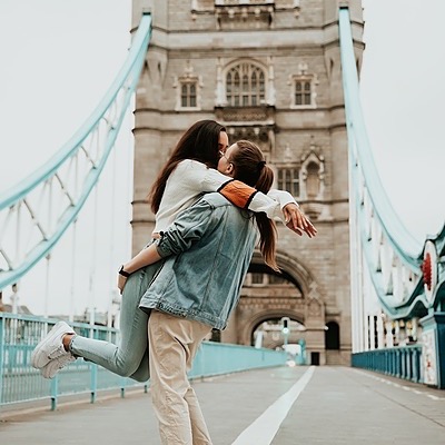 Alexa and Maria | Instagram, Facebook, TikTok | Linktree