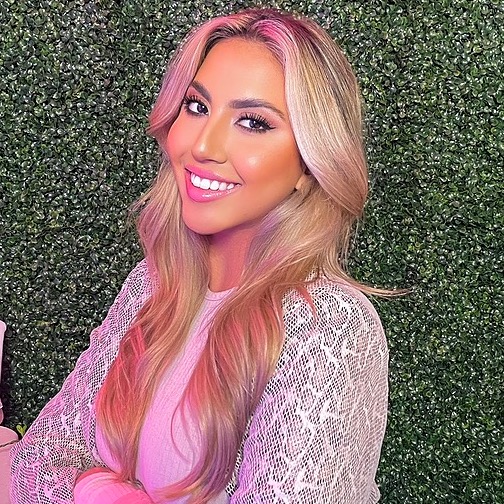 Miss Lyss | Twitter, Instagram, Spotify | Linktree