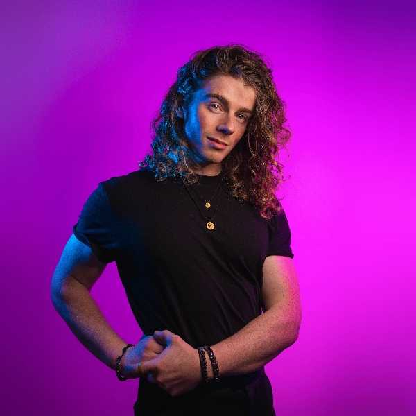 HeyitsStuart | Twitter, Instagram, TikTok, Twitch | Linktree