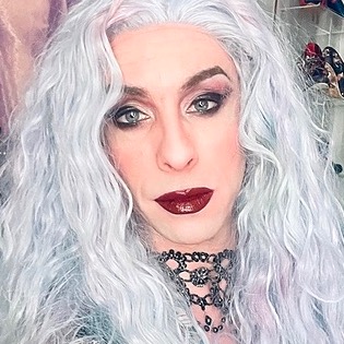 Hello, Clarice Darling | Twitter | Linktree