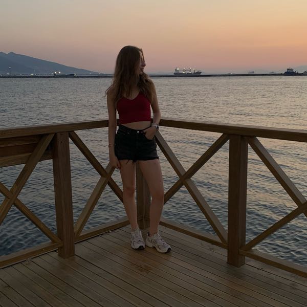 itselaaa | Instagram, TikTok | Linktree