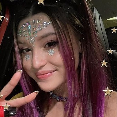 Tiara 🤍 | Twitter, Instagram, TikTok, Twitch | Linktree