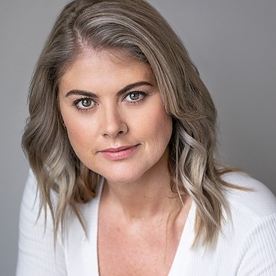 JO HOLLEY | Twitter, Instagram, Facebook | Linktree