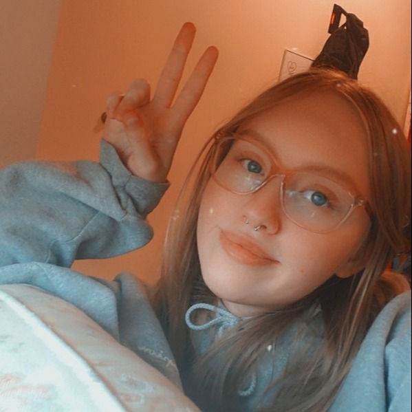 Aryn | Twitter, Instagram, TikTok, Twitch | Linktree