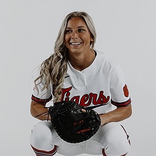 Sarah Howell | Twitter, Instagram, Facebook, TikTok | Linktree