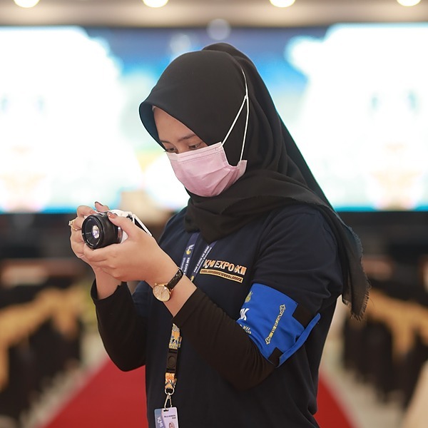 Della Akhidatul Izzah | Instagram | Linktree