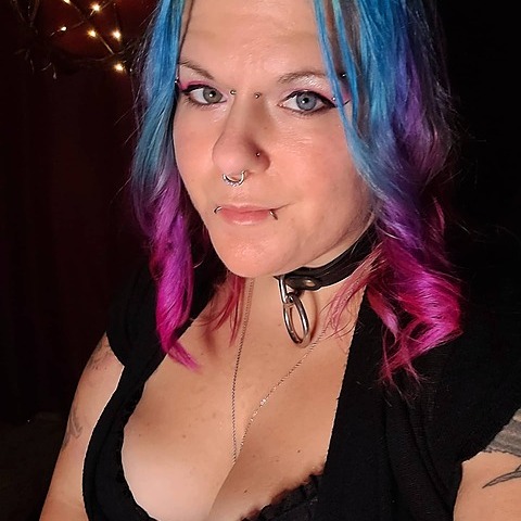 Pierced Pixie | Twitter, Instagram, TikTok | Linktree