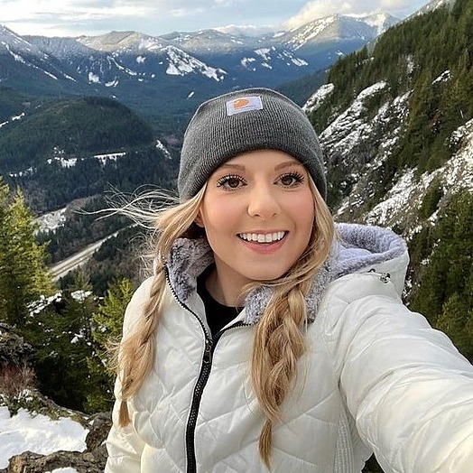 Hiking with Mary | Instagram, TikTok | Linktree