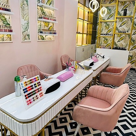 soho_nails_and_eyelashesstudio | Instagram, Facebook | Linktree