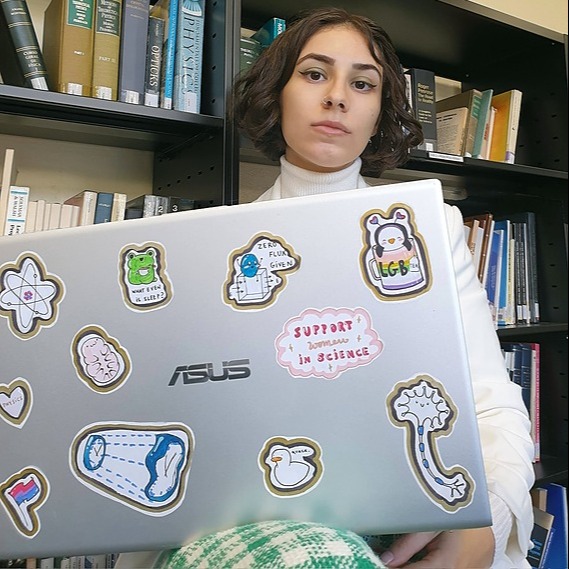 Carolina Ribeiro | Twitter, Instagram | Linktree